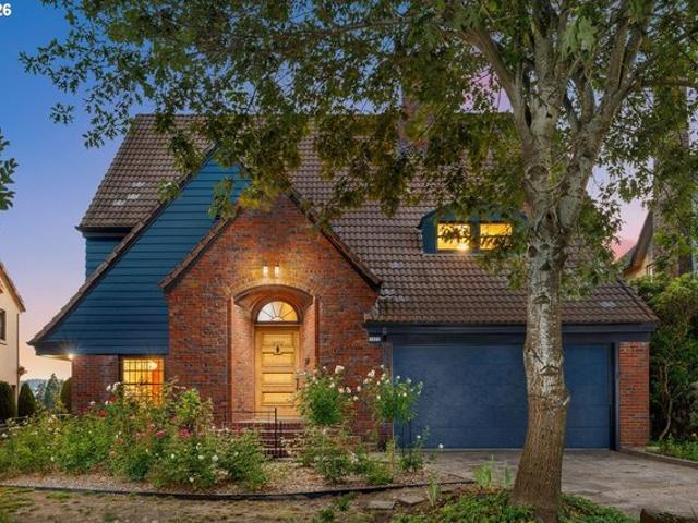 3852 NE Alameda St, Portland, OR 97212