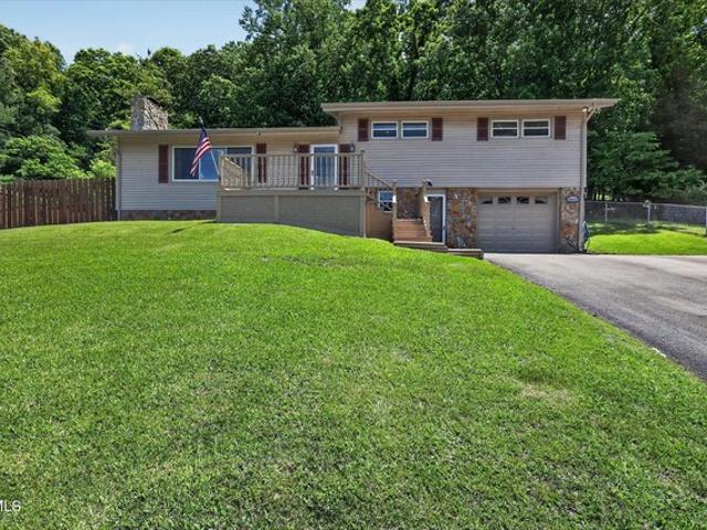 3852 Ridgeline Dr, Kingsport, TN 37664