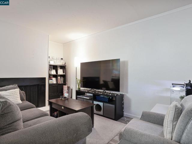 385 Camelback Rd 7