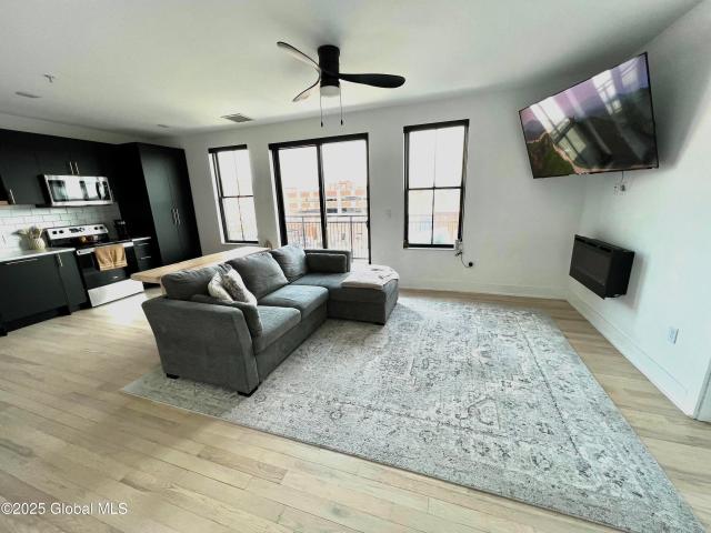 385 Broadway