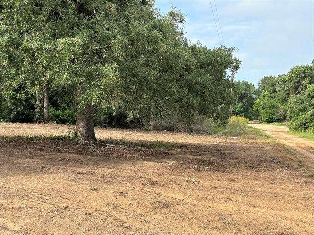 385 Dogwood Dr, Caldwell, TX 77836