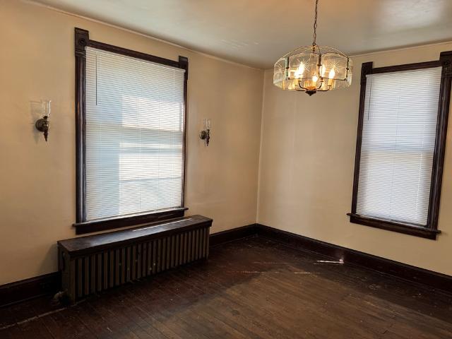 385 E 4Th St