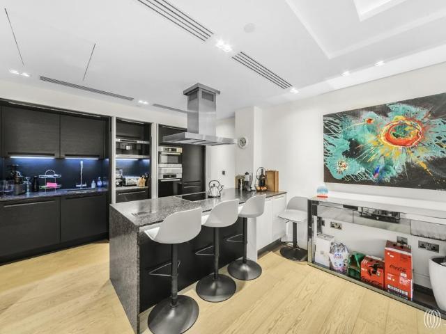 385 Kensington High Street London W14 3 bed flat to rent £6,800 pcm £1,569 pw