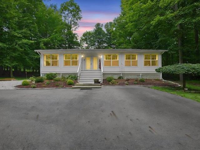 385 Highland Hills Dr, Howard, OH 43028