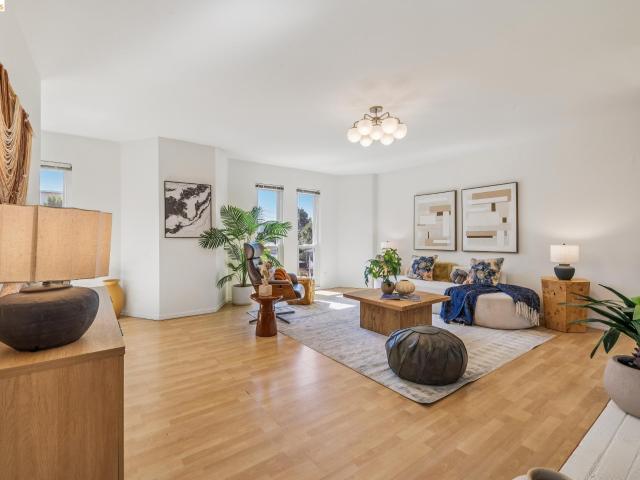 385 Jayne Ave 301