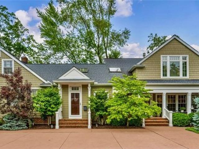 385 Longbeach Pkwy, Bay Village, OH 44140