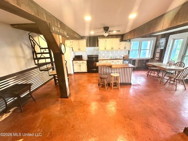385 Lake Shore Drive