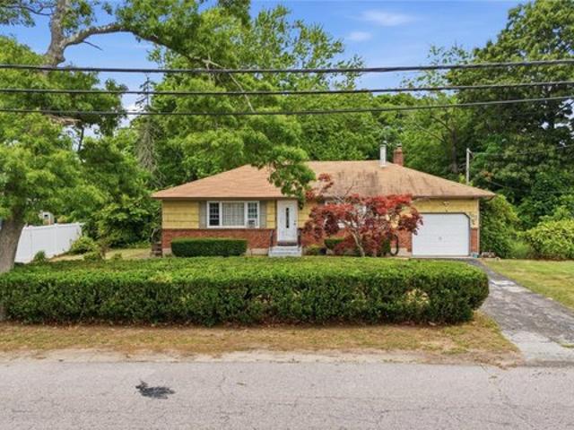 385 Manhattan Blvd, Islip Terrace, NY 11752