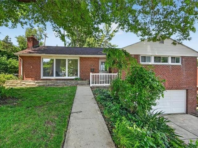 385 Maplewood Dr, Pittsburgh, PA 15243