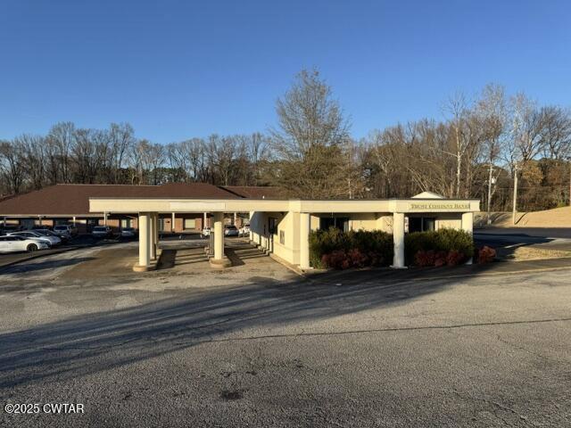 385 N Parkway