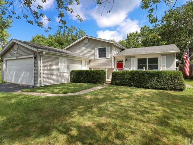 385 Northgate Rd, Lindenhurst, IL 60046