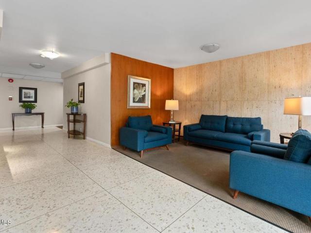 385 S Oakland Avenue 304