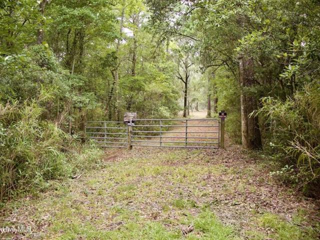385 Sand Ridge Rd, New Bern, NC 28560