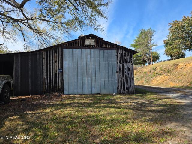 385 Shelton Rd