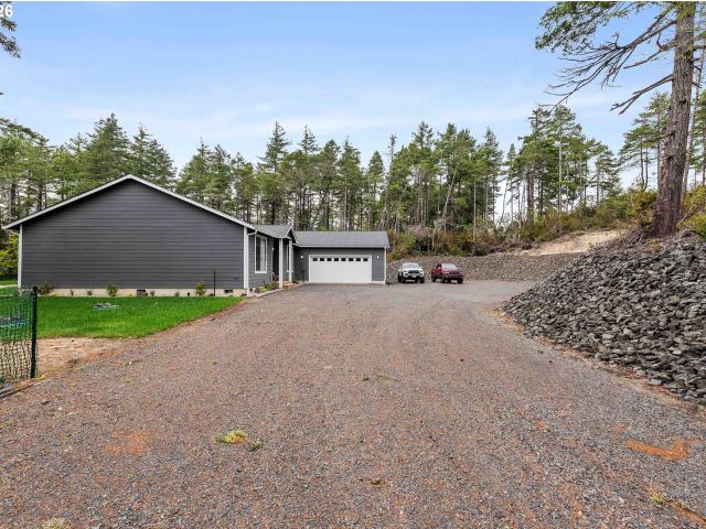 385 pacific dunes dr