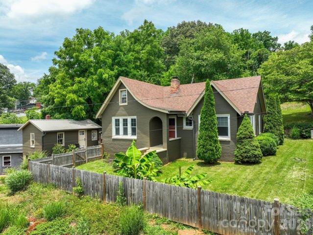 385 Pisgah Dr, Canton, NC 28716