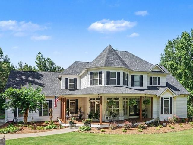 385 Primrose Ln, Pendergrass, GA 30567