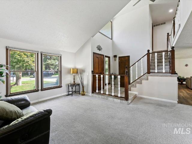 385 W Charlwood Ct