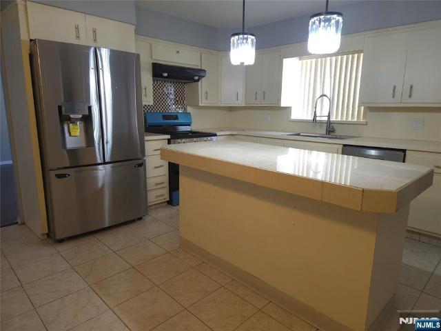 385 Westervelt Place