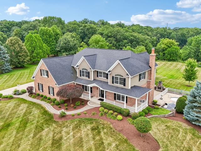 385 Valley Way