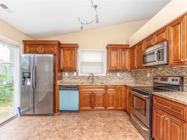 3864 Meadowbrook CT