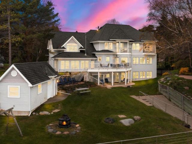 3864 Lakeshore Rd, Deckerville, MI