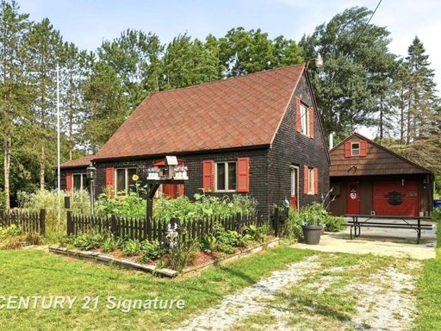 3865 Old King Rd, Saginaw, MI 48601