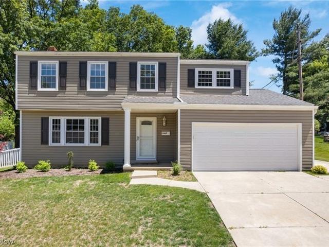3865 Silver Wood Dr, Stow, OH 44224
