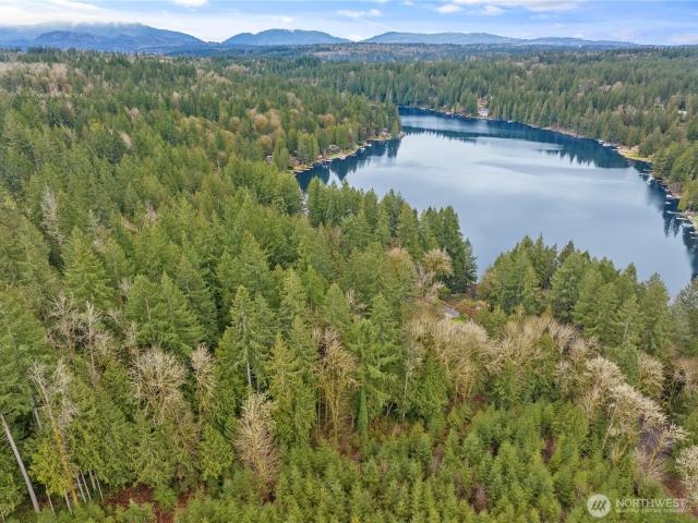 3866 E Ames Lake Drive NE