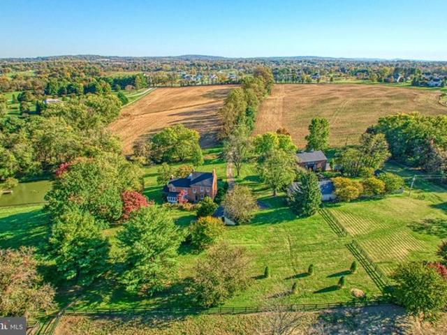 38678 Piggott Bottom Rd, Hamilton, VA 20158