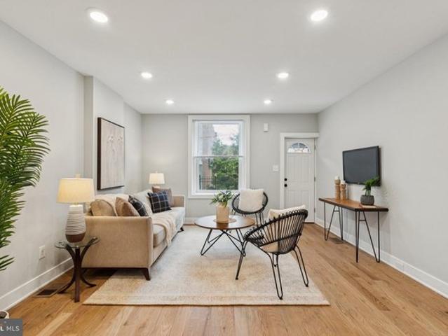 3867 Manor St, Philadelphia, PA 19128