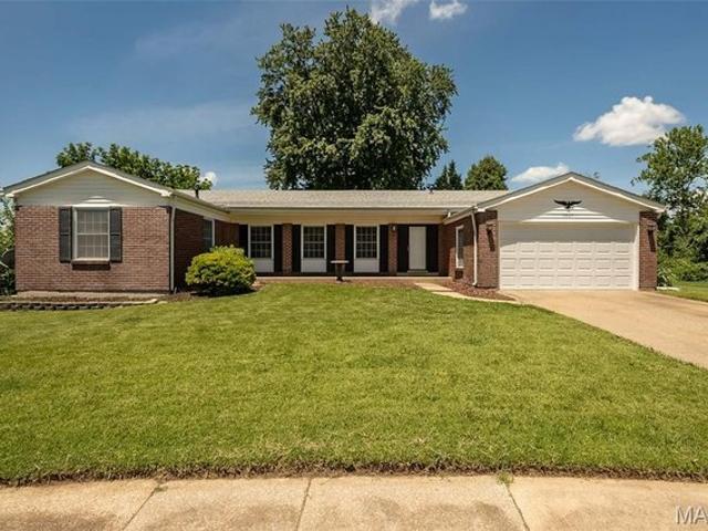 3867 Watersedge Dr, Florissant, MO 63034