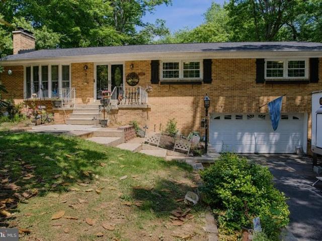 3868 Kahler Rd, White Plains, MD 20695