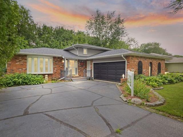 3869 Kingsway Dr, Crown Point, IN 46307