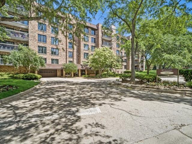 3860 Mission Hills Rd Apt 217, Northbrook, IL 60062