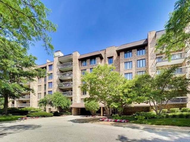 3860 Mission Hills Rd Apt 416, Northbrook, IL 60062
