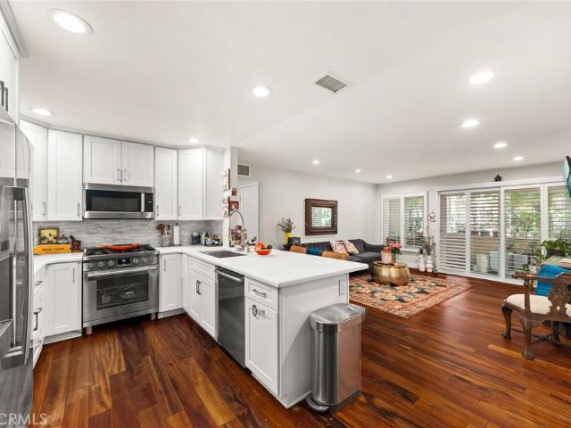 3860 Amberly Dr, Unit F, Inglewood, CA 90305 | MLS #CV26148