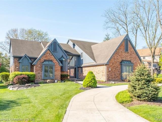 38621 Rutgers Dr, Farmington Hills, MI 48335