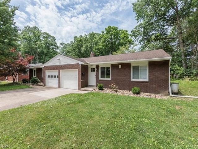 3862 and 3866 Seneca St, Stow, OH 44224