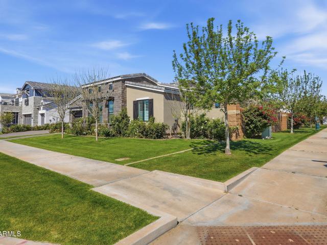 3862 e bloomfield parkway