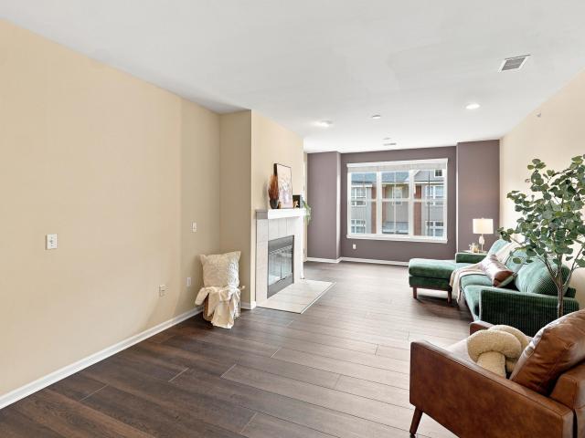 3862 S Lake Dr, Unit 207