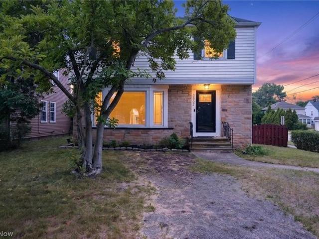 3862 Silsby Rd, University Heights, OH 44118