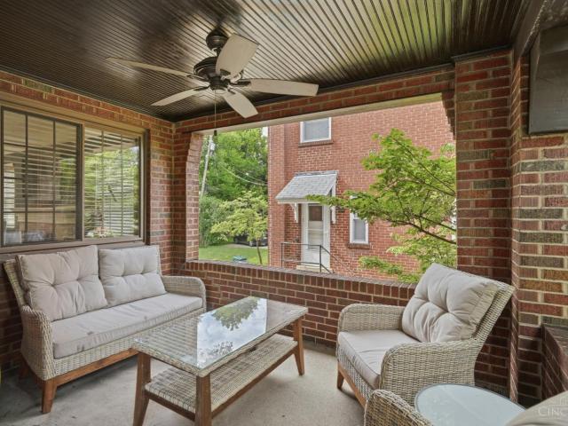 3863 Drakewood Drive