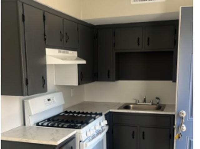 386 17th Avenue, 2 beds, 1 full bath