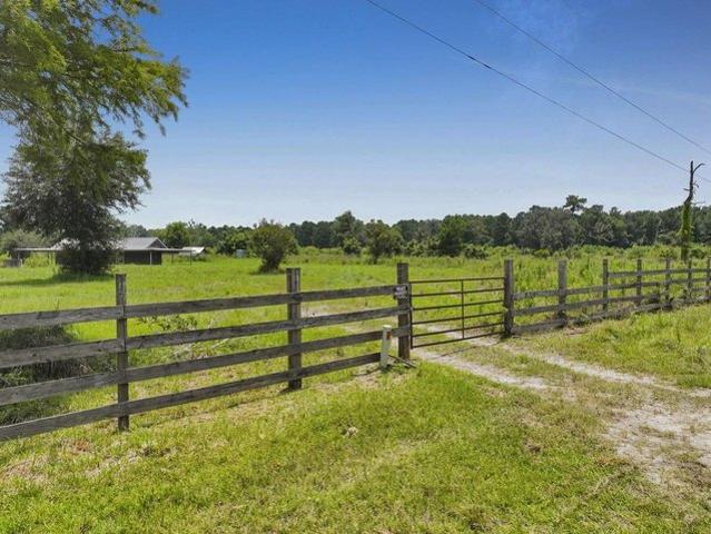 386 County Road 784, Buna, TX 77612