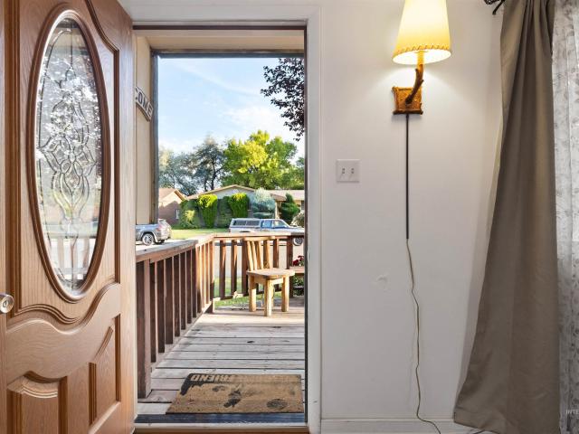 386 Crestview Dr