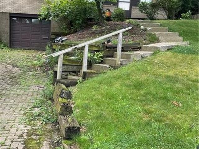 386 Dorothy Dr, Pittsburgh, PA 15235