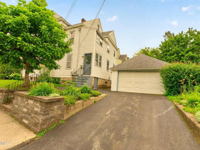 386 Division Street