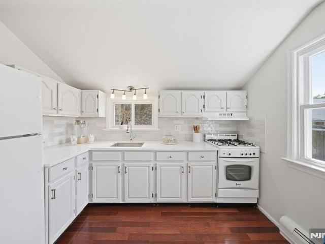 386 Kinderkamack Road, Oradell, US, NJ