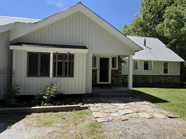 386 Howland Farm Rd, Mount Holly, VT 05758